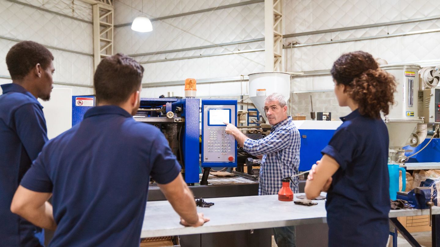 Mastering Team Training: Boost Performance and Cohesion